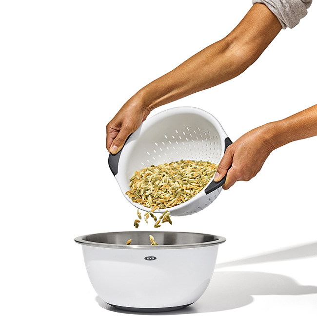 Good Grips Plastic Colander - Binuns